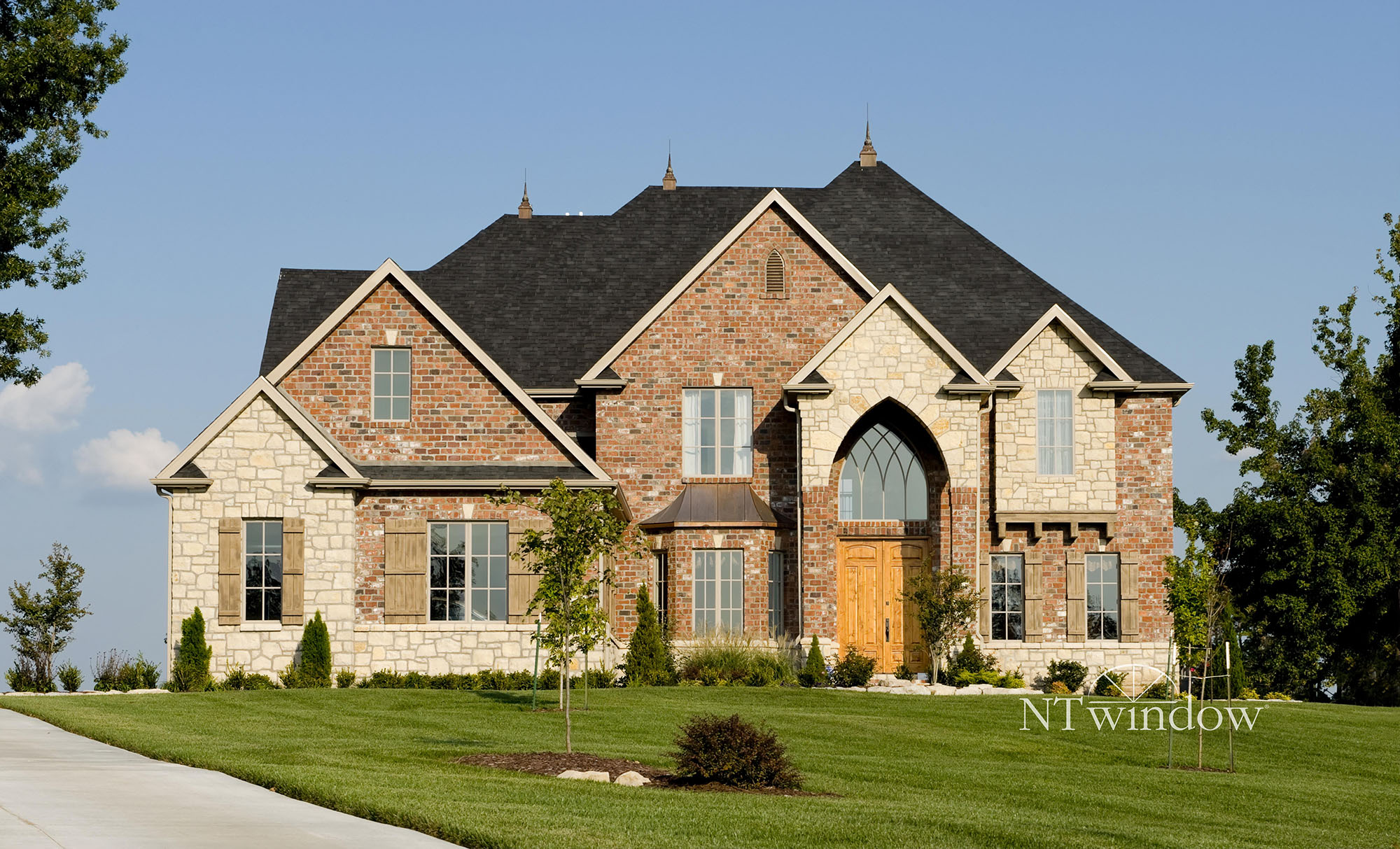 Double-Hung Windows Wichita KS | Homeland Construction Services